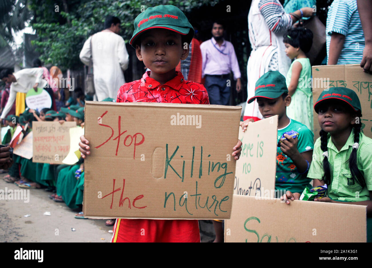Dhaka, Bangladesh. 26th Sep, 2019. School student Greta Thanberg ...