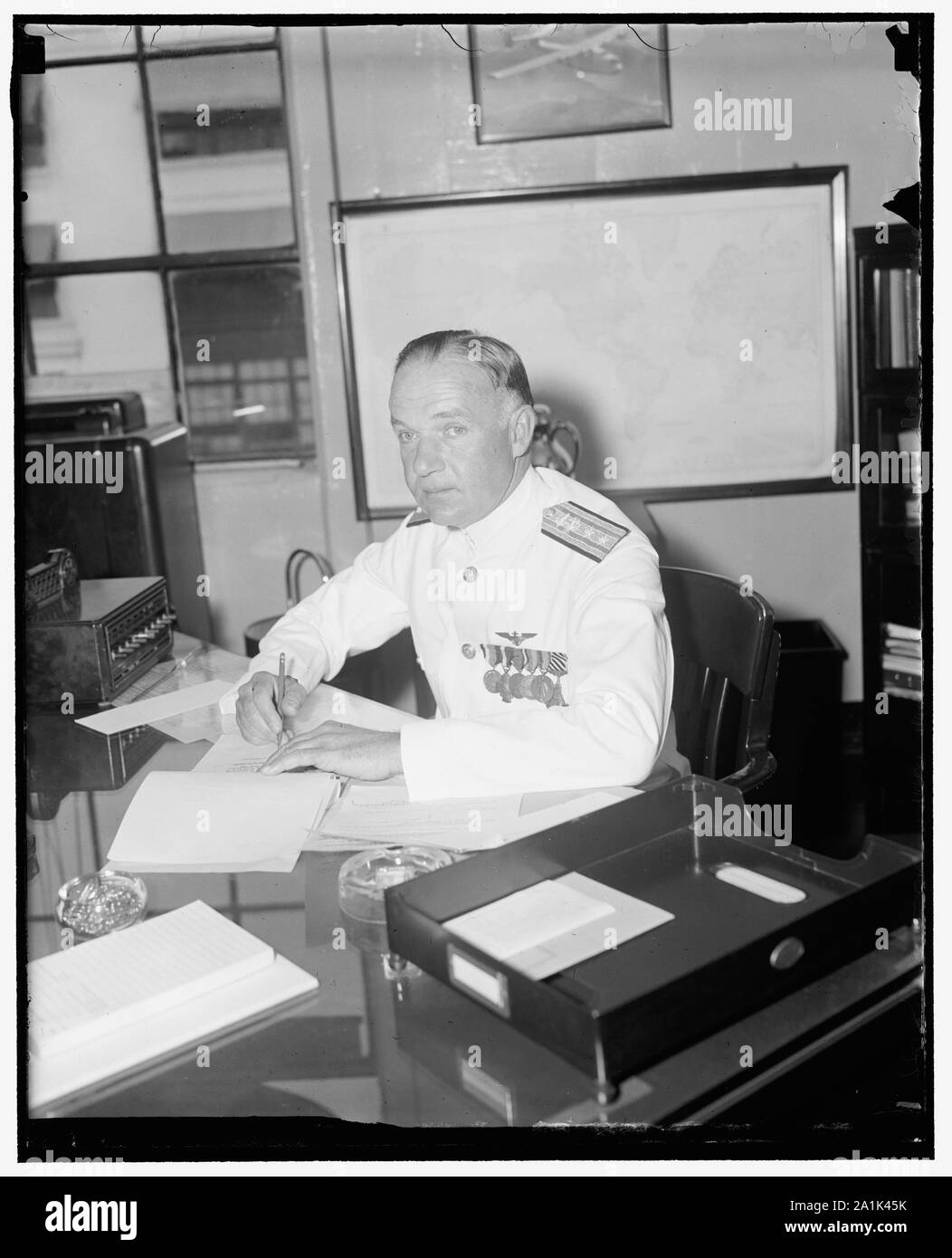 New Chief of Naval Aeronautics takes oath. Washington, D.C., June 1 ...