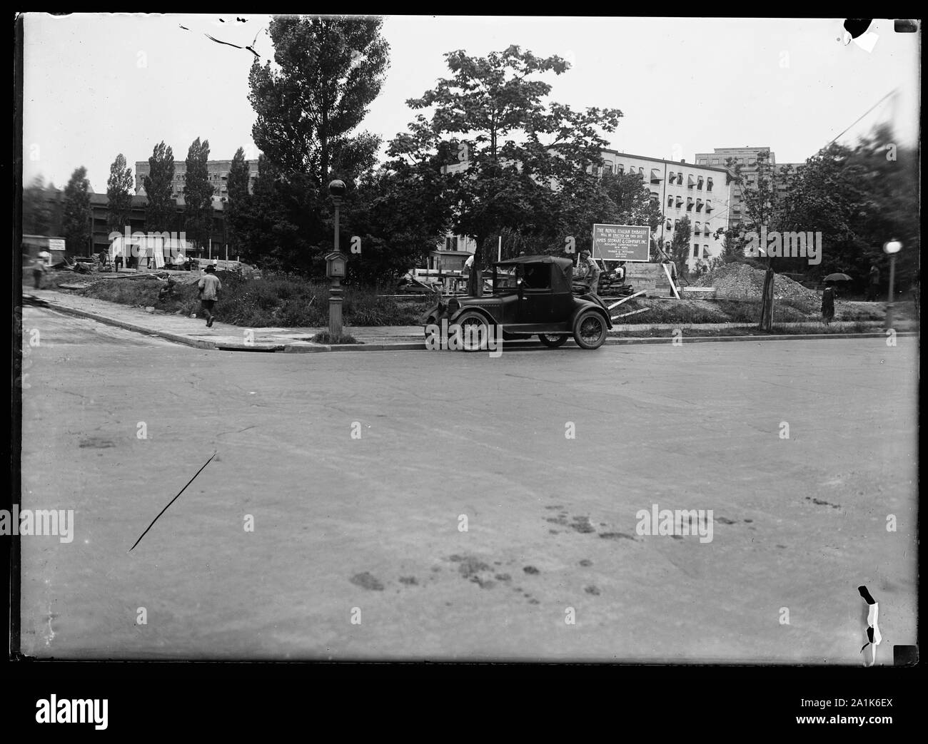 New embassy building hi-res stock photography and images - Alamy