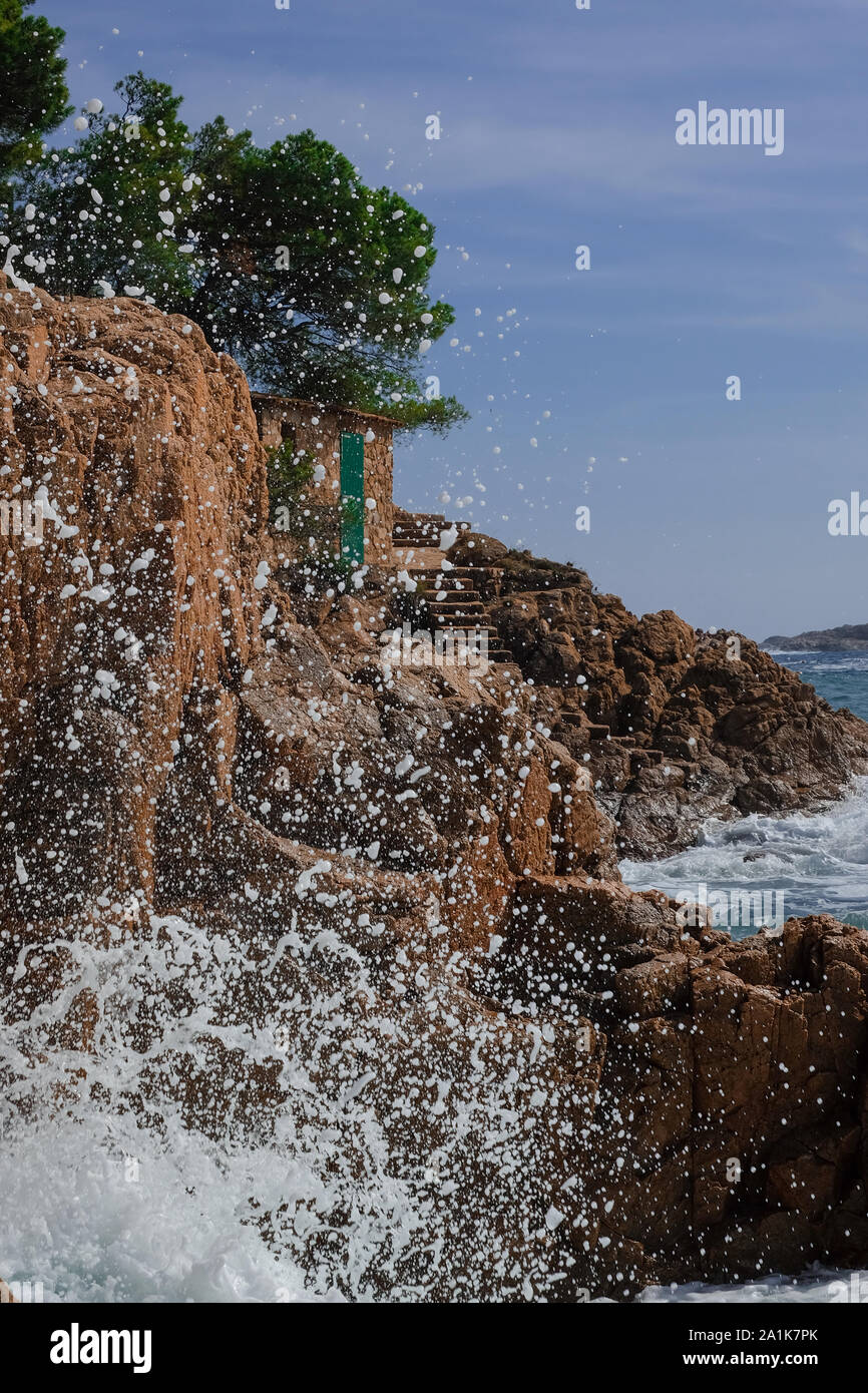 Rocks in balance sea hi-res stock photography and images - Alamy