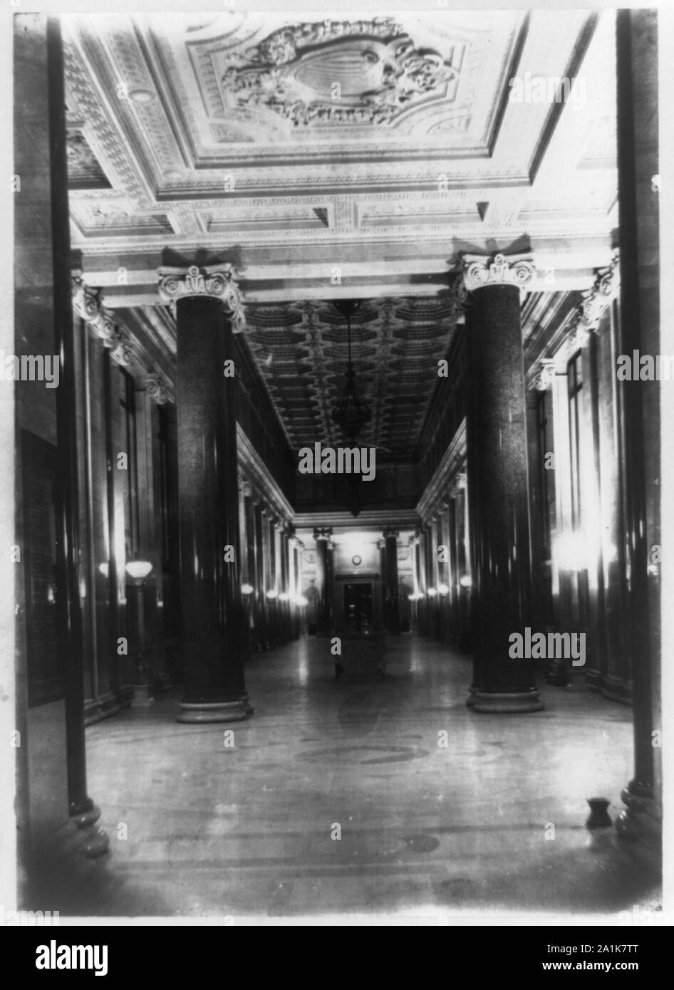 Building interior architecture Black and White Stock Photos & Images ...