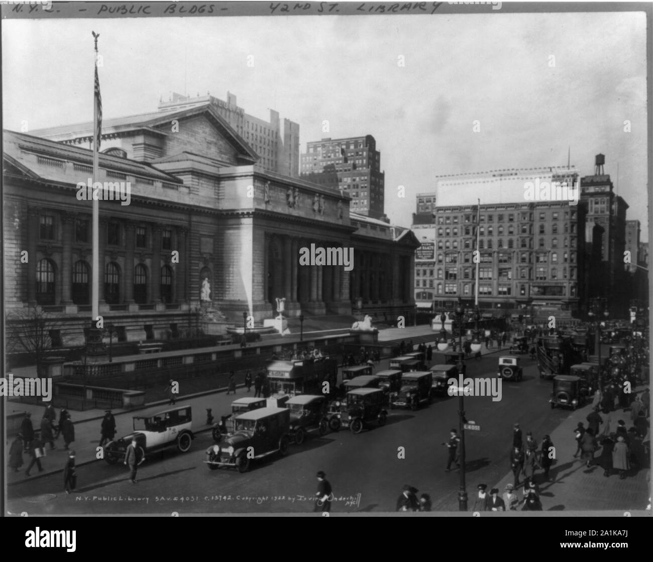 New York City Public Library, 5th Ave. & 40th St. Crowded street scene ...