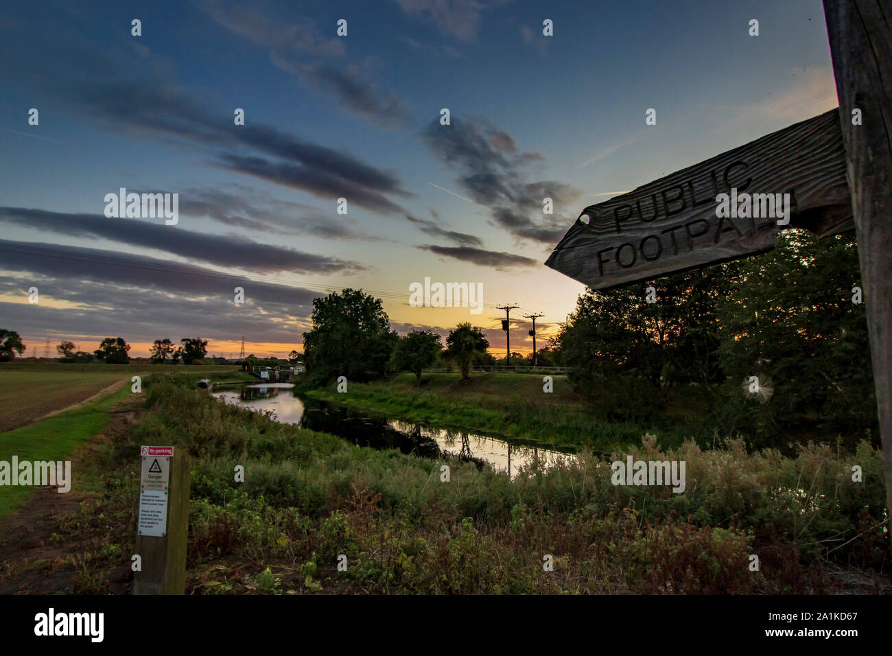 Yorkshire dog barge boat lock grass green hi-res stock photography and ...