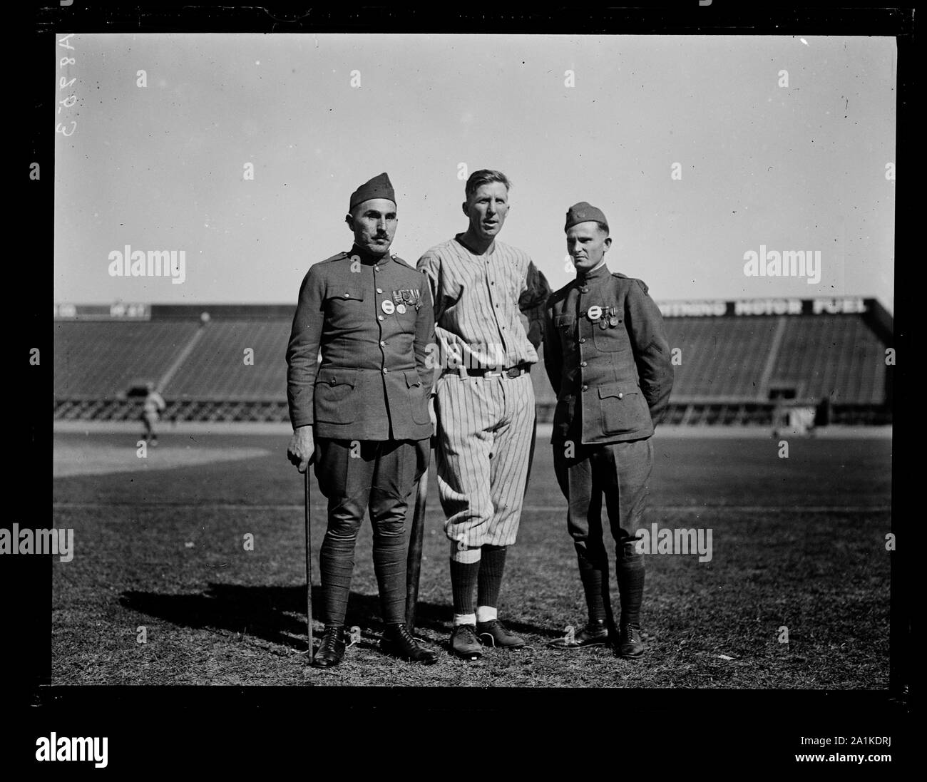 New york stadium crowd Black and White Stock Photos & Images - Alamy