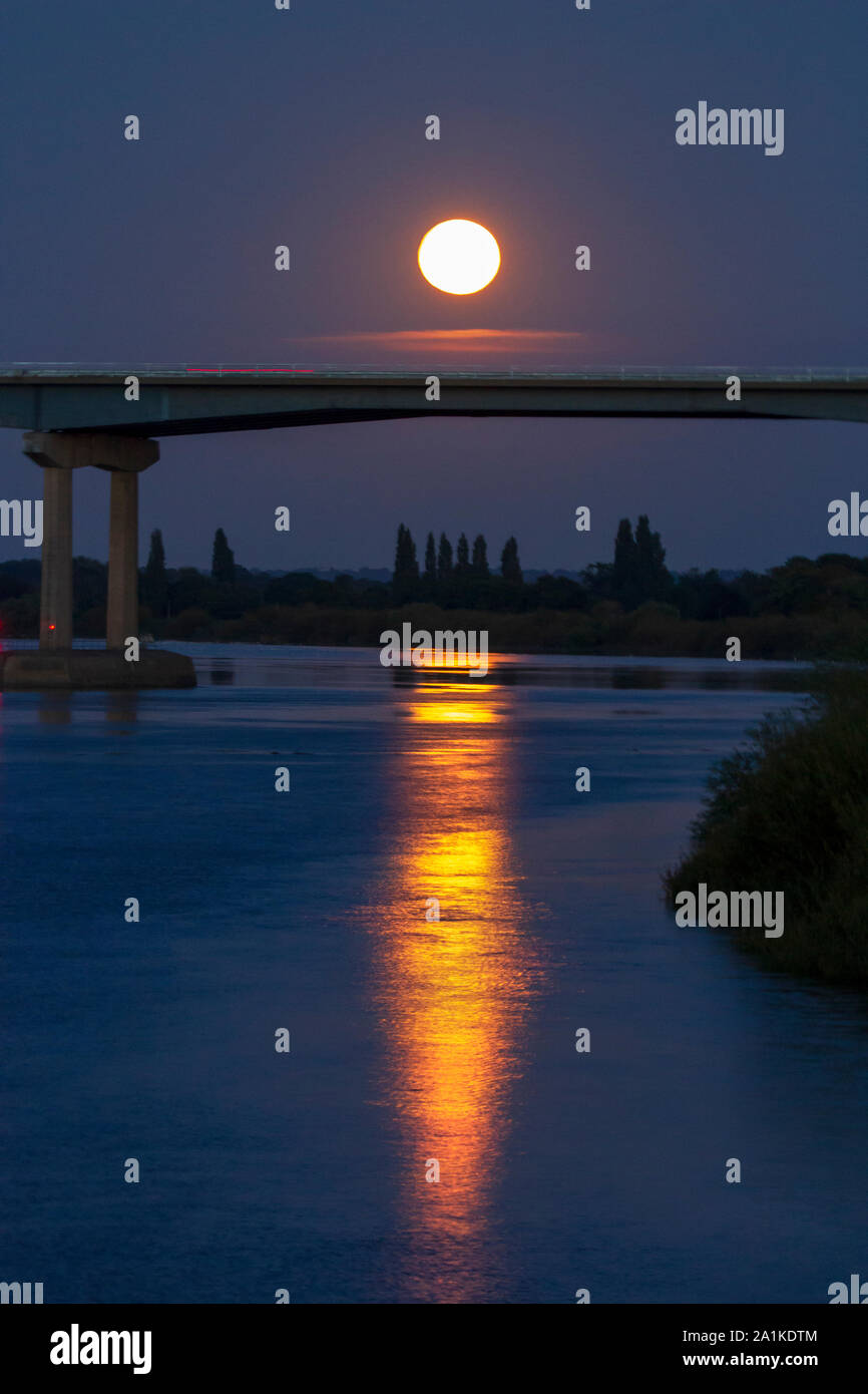Moon over bridge hi-res stock photography and images - Alamy