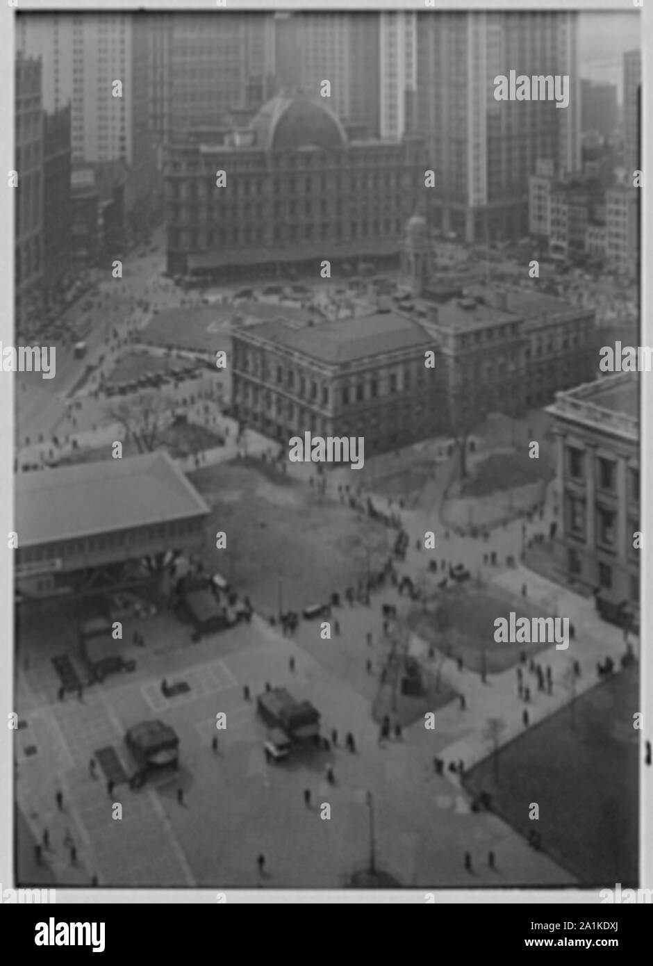 Views of midtown Black and White Stock Photos & Images - Alamy