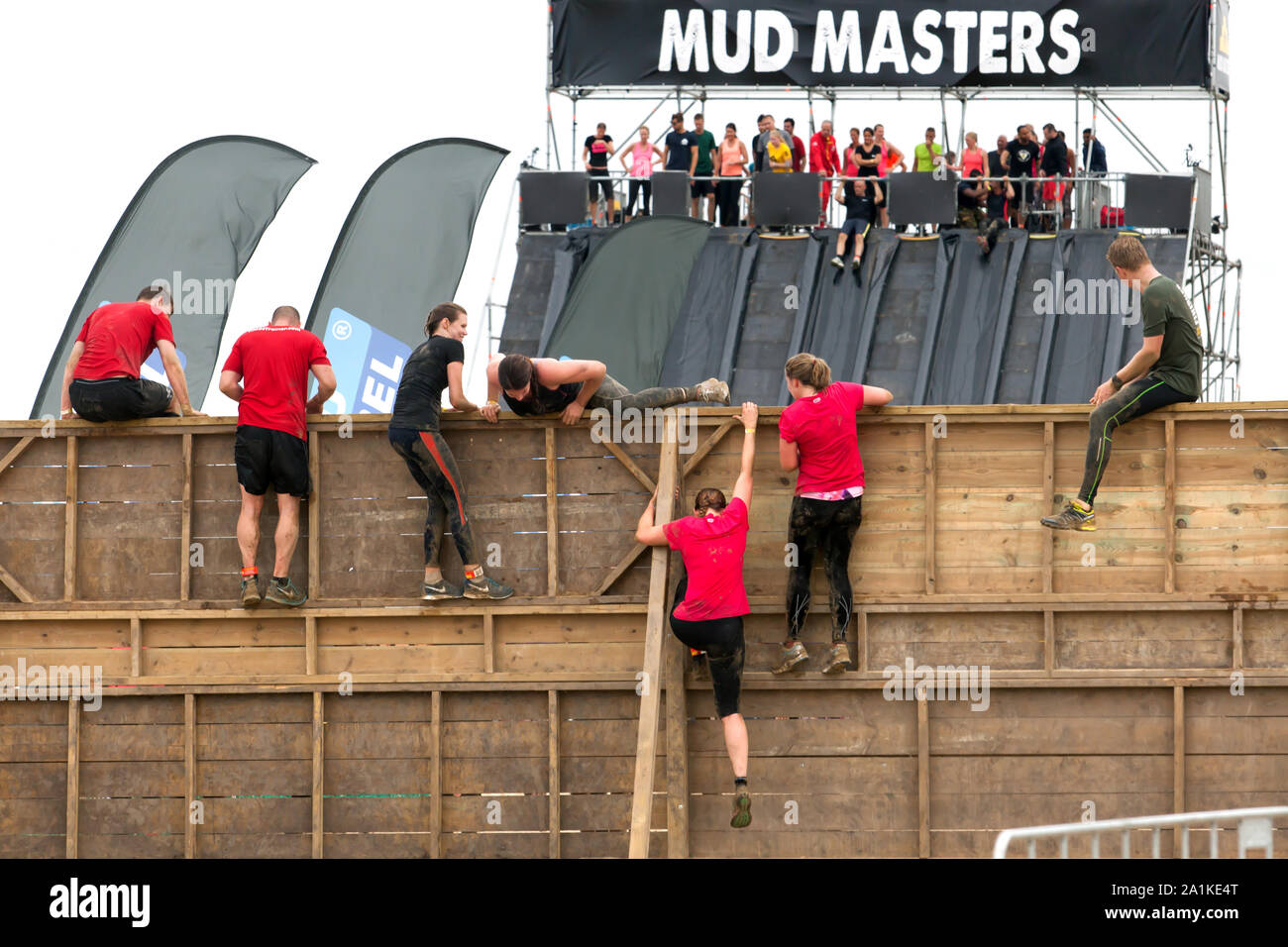 SCHEVENINGEN - More than 7000 people participated in the Mud Masters ...