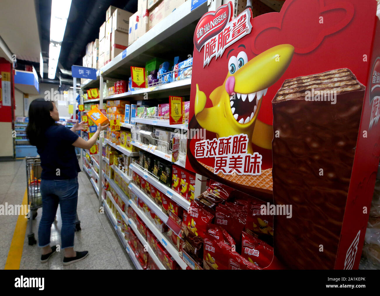 Chinese consumers shop in walmart hi-res stock photography and images ...