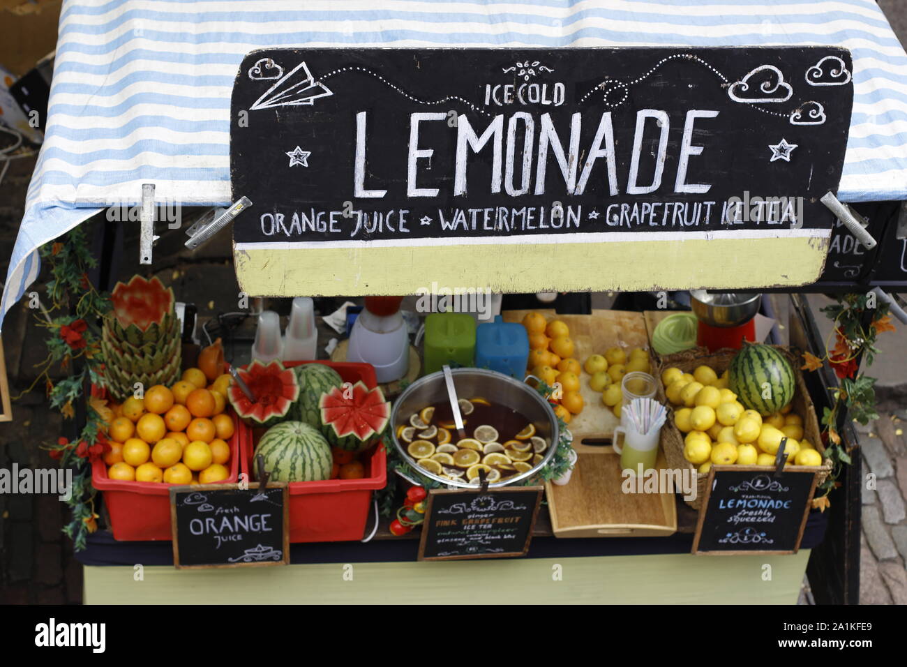 Food and drink for sale sign hi-res stock photography and images - Alamy