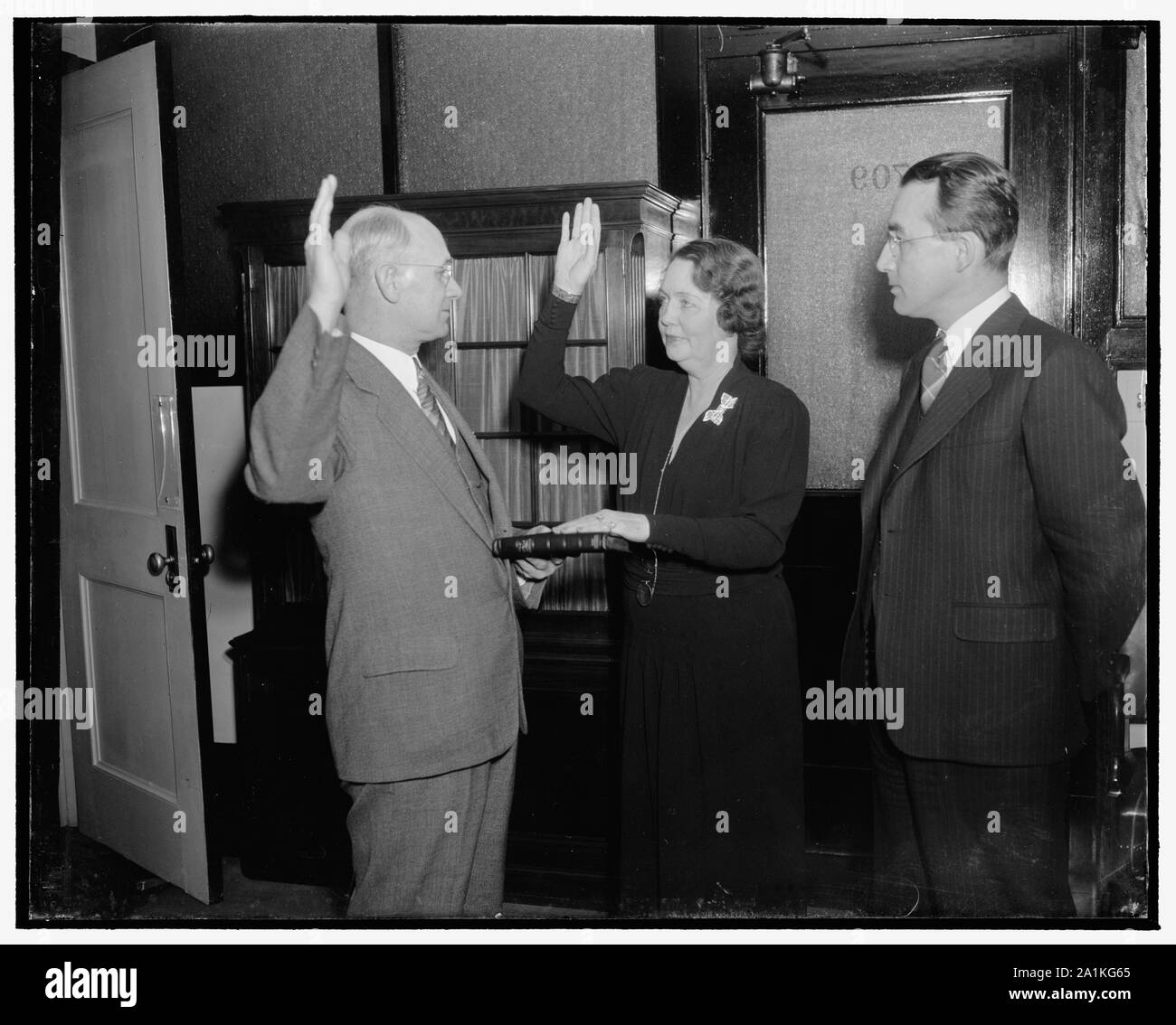 George washington takes oath of office Cut Out Stock Images & Pictures ...