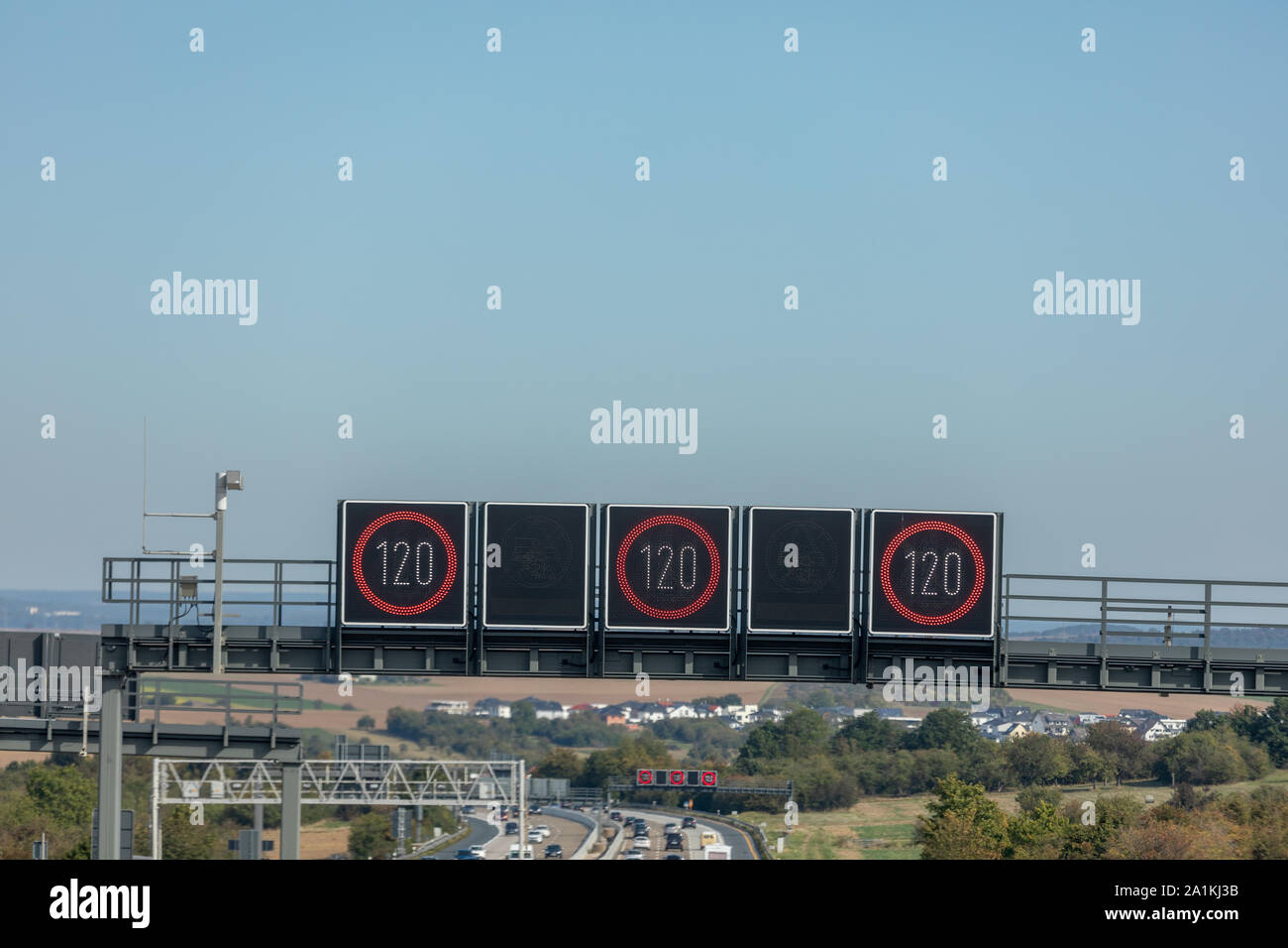 Empty freeway hi-res stock photography and images - Alamy