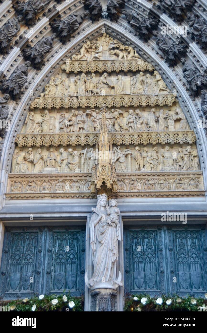 Largest cathedral close hi-res stock photography and images - Alamy