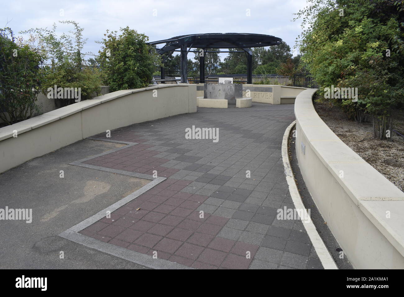 Looking south down the bush lined pathway across the top of the ...