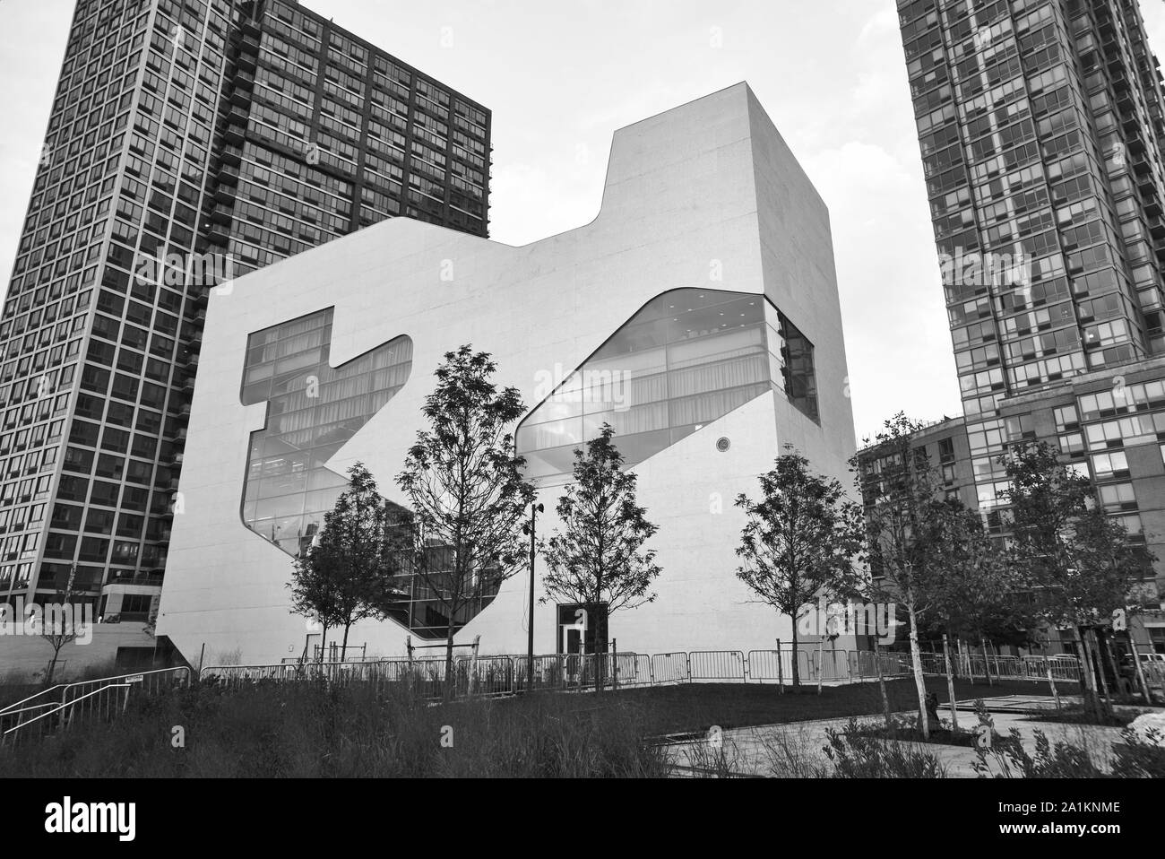 Hunters Point Community Library, designed by Steven Holl Architects ...