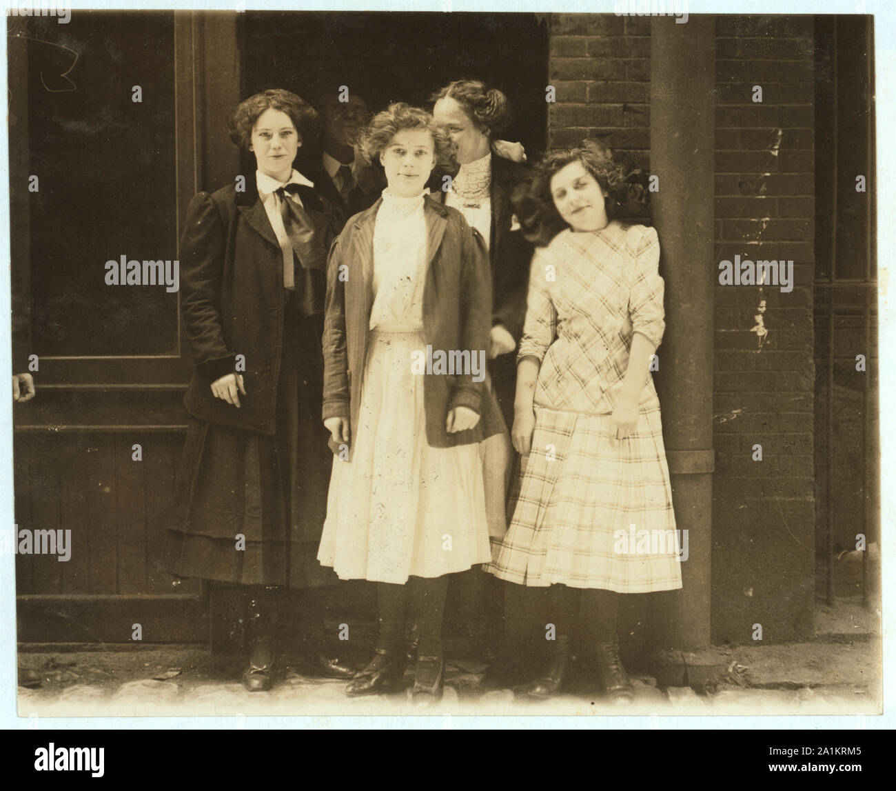Historical female factory workers 1910 hi-res stock photography and ...