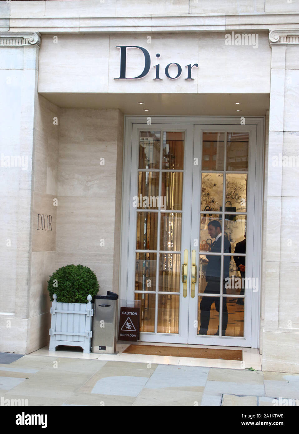 Dior on bond street hi-res stock photography and images - Alamy