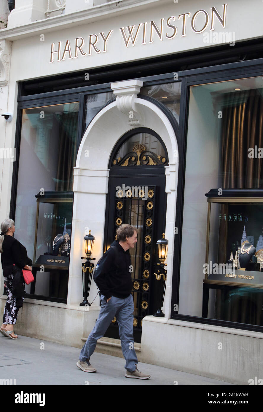 Harry winston store hi-res stock photography and images - Alamy