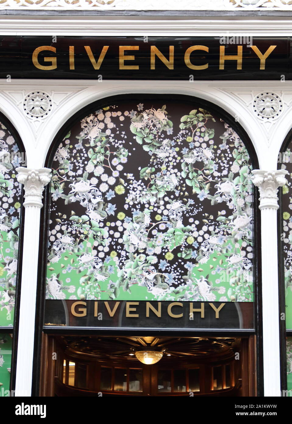 Givenchy logo hi-res stock photography and images - Alamy