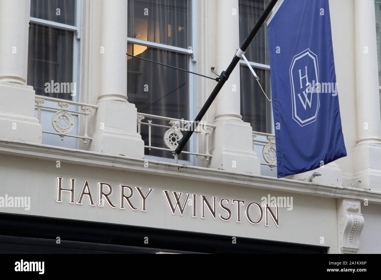 Harry winston store hi-res stock photography and images - Alamy
