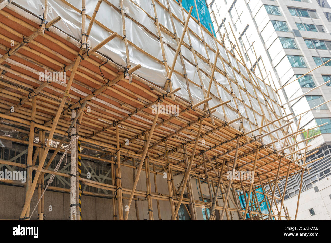 Bamboo scaffolding skyscraper building hi-res stock photography and images - Alamy