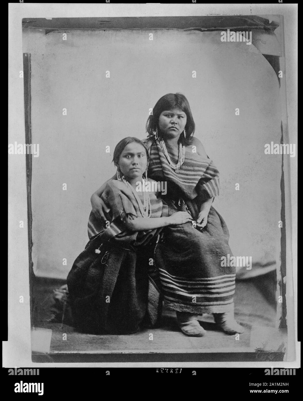 Navajo native american indians Black and White Stock Photos & Images ...