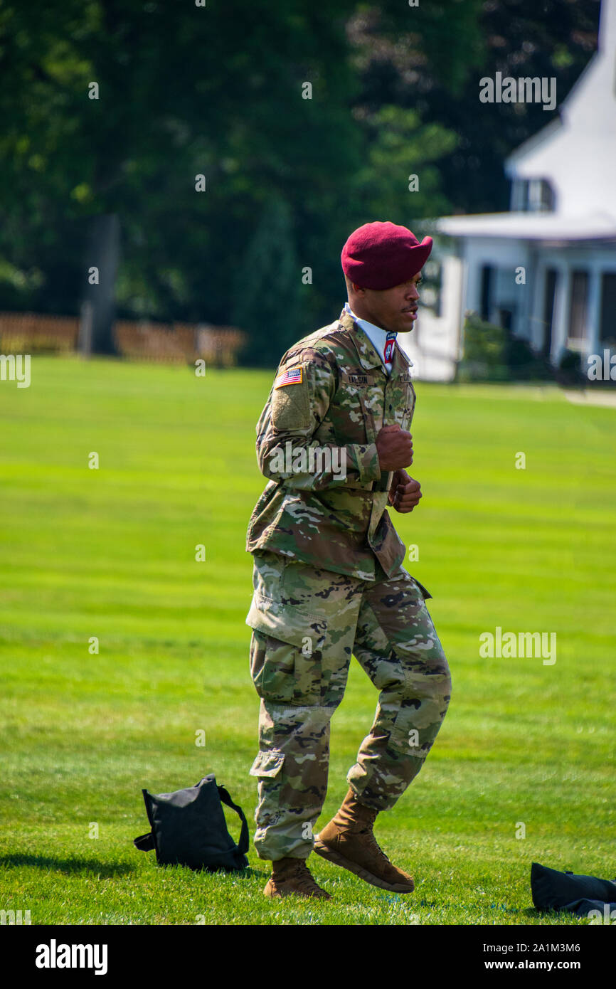Military uniform beret camouflage hi-res stock photography and images ...