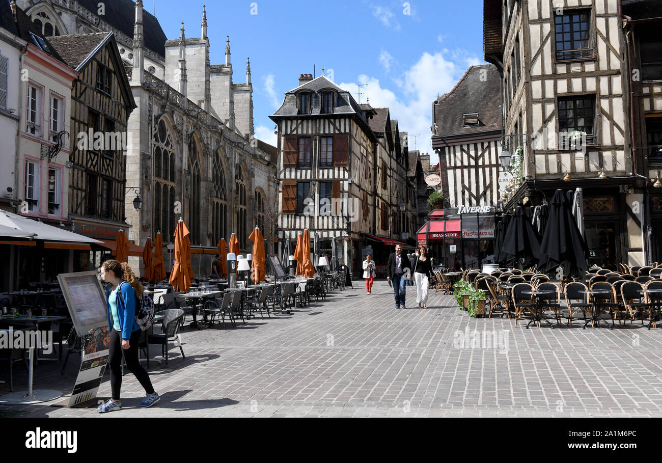 Buildings troyes france hi-res stock photography and images - Alamy
