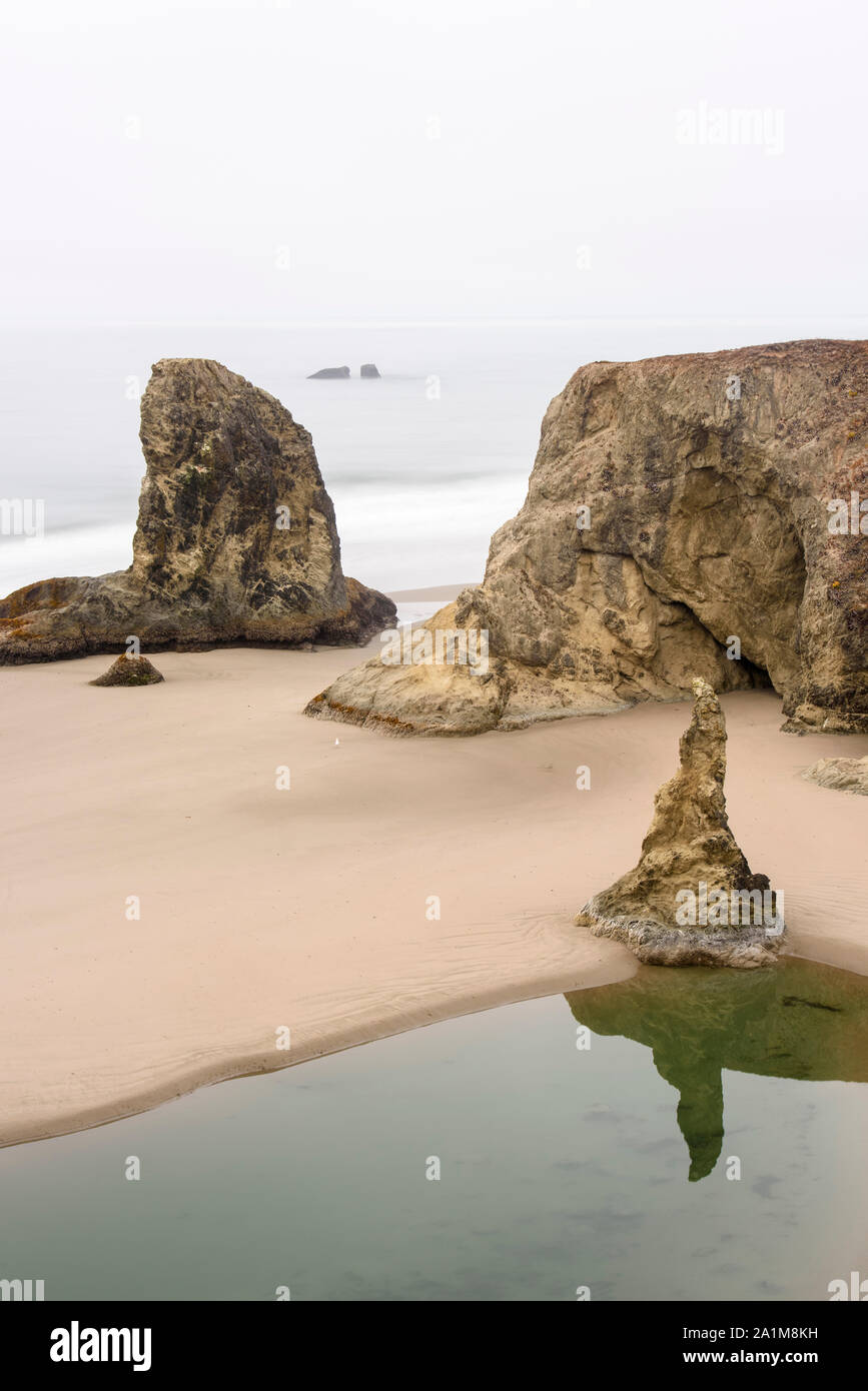 Stack pools hi-res stock photography and images - Alamy