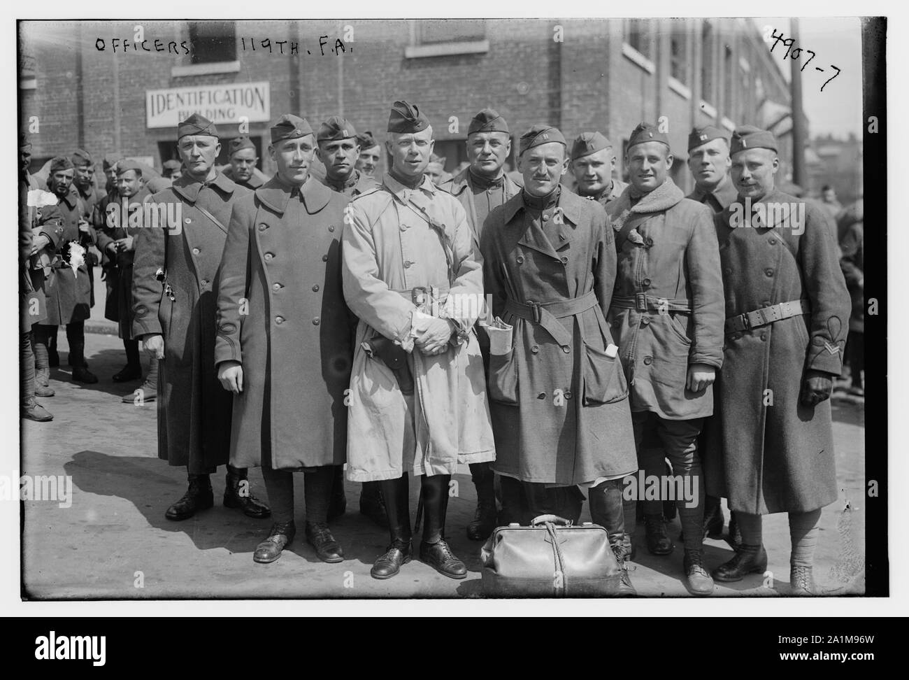 Army field artillery soldiers Black and White Stock Photos & Images - Alamy