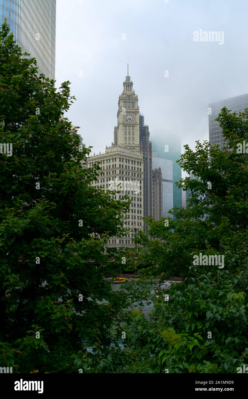 Downtown Chicago skyline on a foggy morning. Chicago, Illinois, USA ...