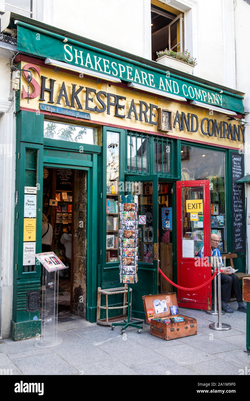 Quaint Book Shop Stock Photos & Quaint Book Shop Stock Images - Alamy