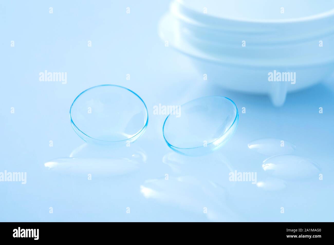 Contact lenses and case Stock Photo - Alamy