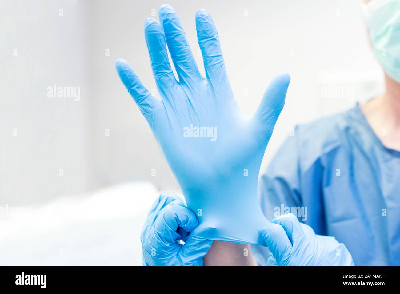 Medical surgery operating theatre hi-res stock photography and images ...