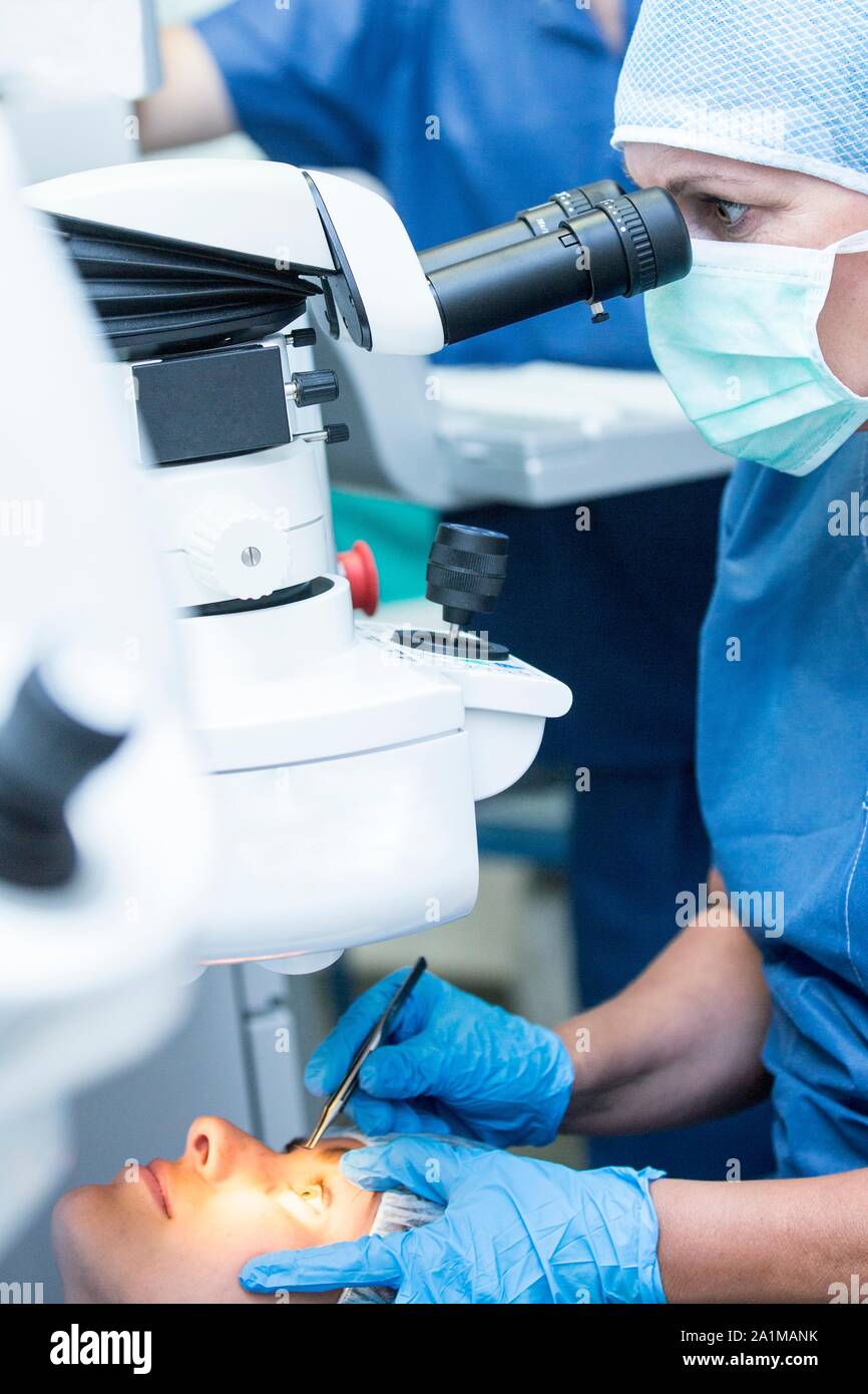 Patient undergoing laser eye surgery Stock Photo - Alamy