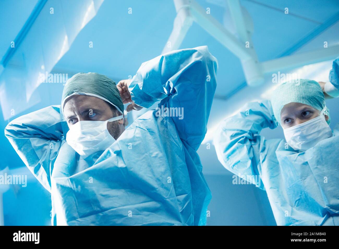 Male and female nurse in an operating theatre hi-res stock photography ...