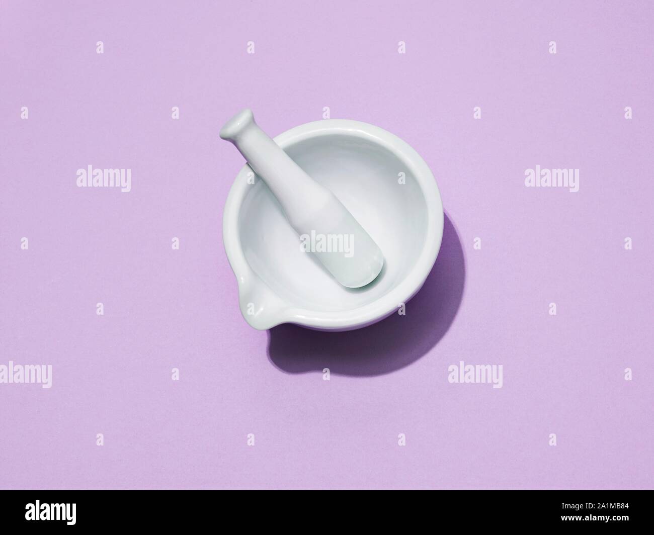Pestle and mortar,studio shot Stock Photo - Alamy