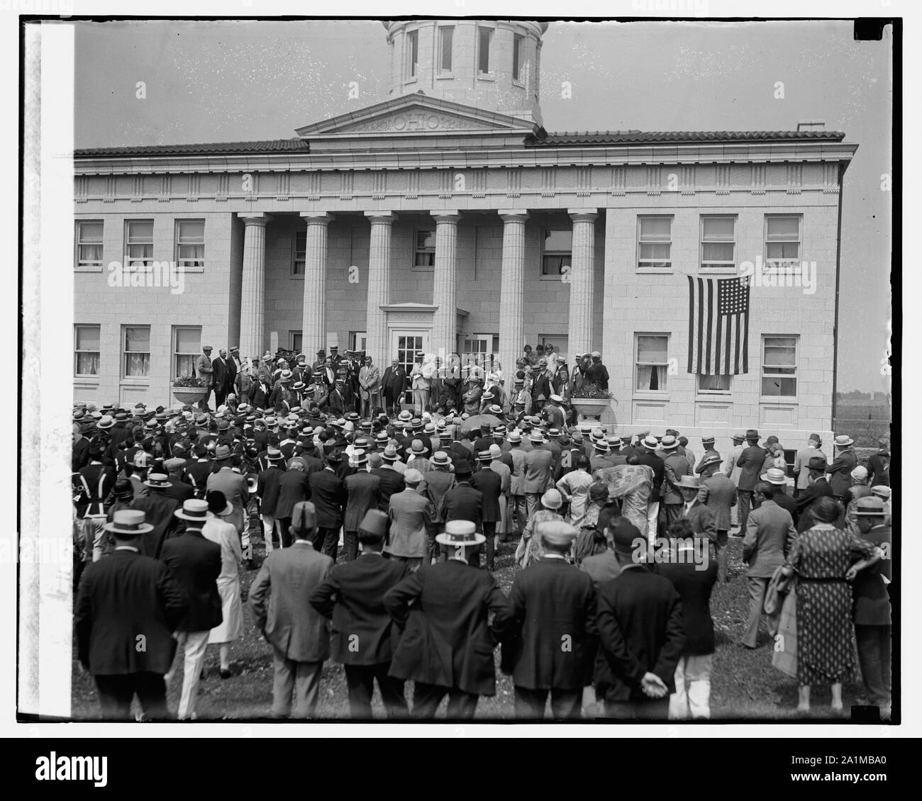 Government building style Black and White Stock Photos & Images - Alamy