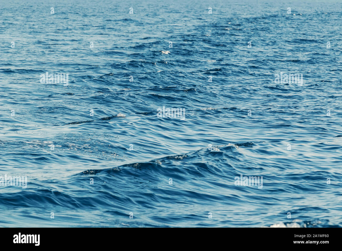 Waves behind a boat, Patterns of waves in water Stock Photo - Alamy