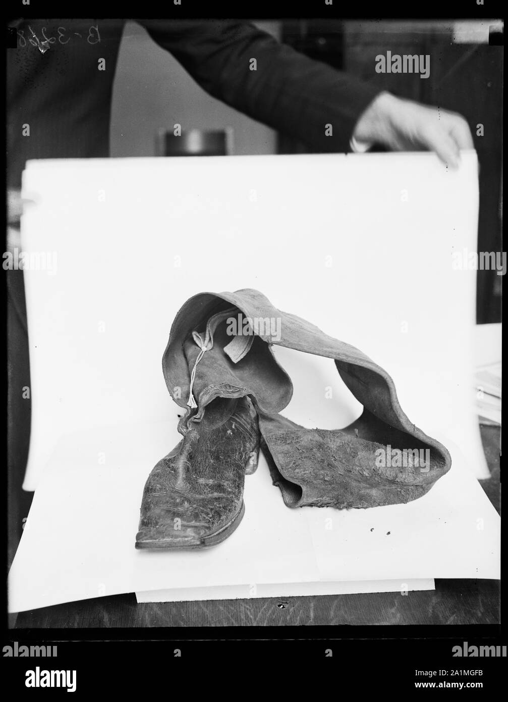 Old boot Black and White Stock Photos & Images - Alamy