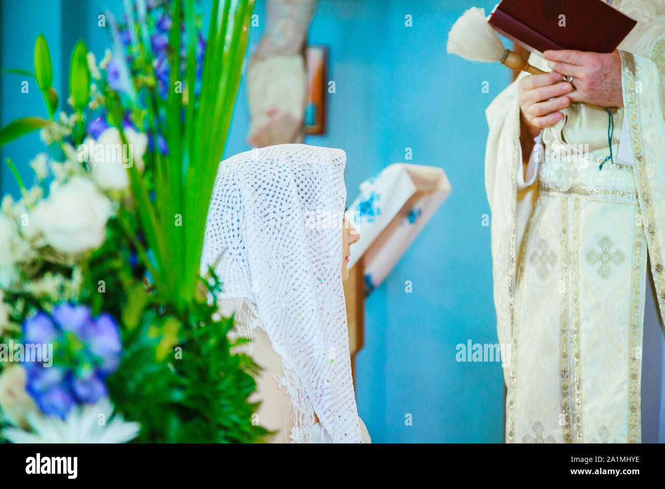 Crowded church hi-res stock photography and images - Alamy