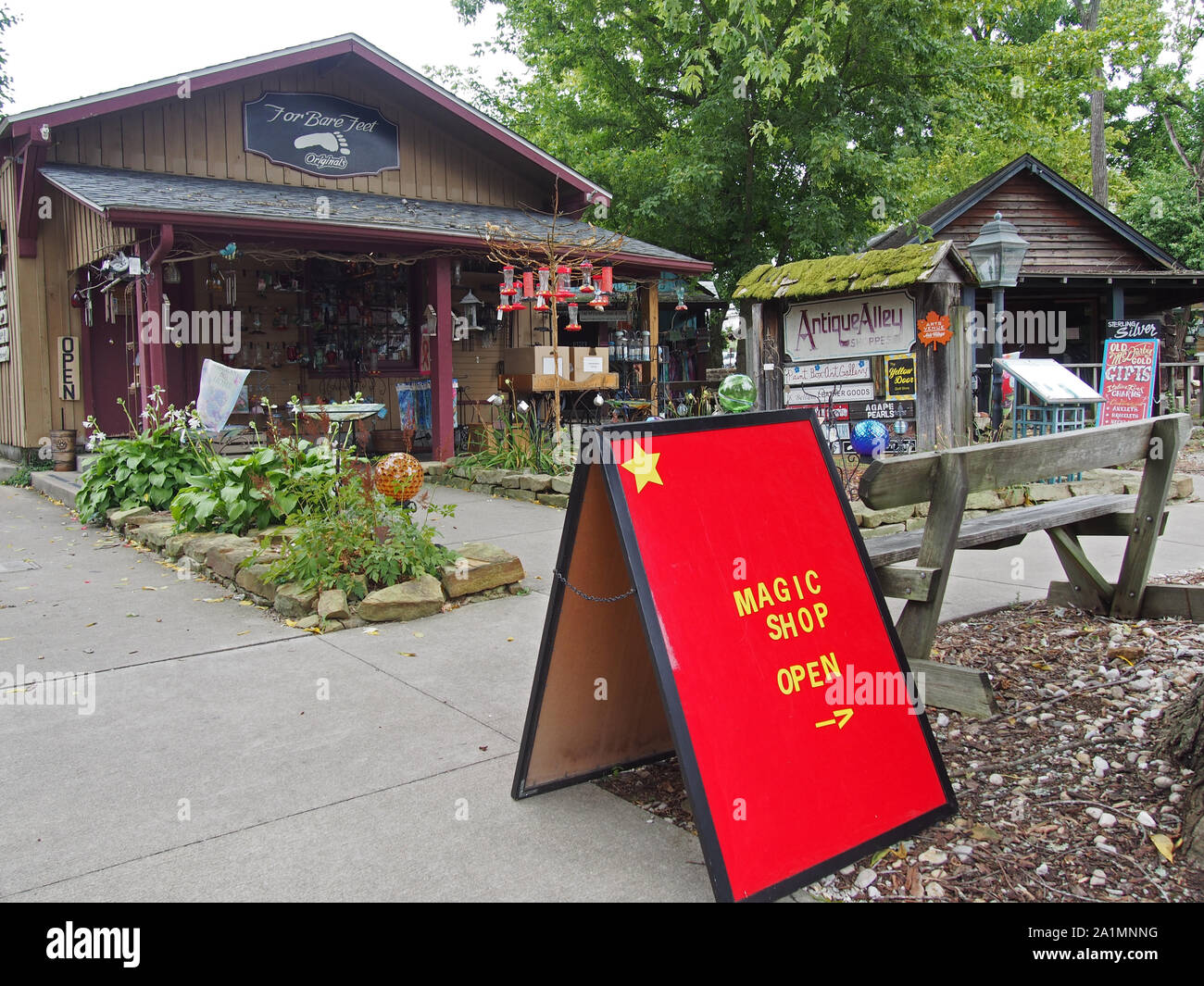 Scene From The Old Fashioned Arts And Crafts Village Of Nashville Indiana Usa July 29 2019