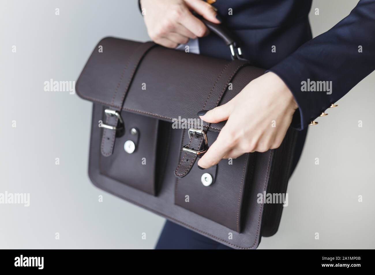 Lawyer opening briefcase documents hi-res stock photography and images ...