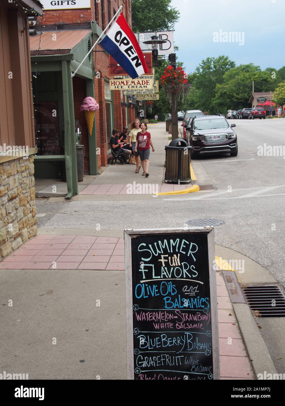Scene From The Old Fashioned Arts And Crafts Village Of Nashville Indiana Usa July 29 2019