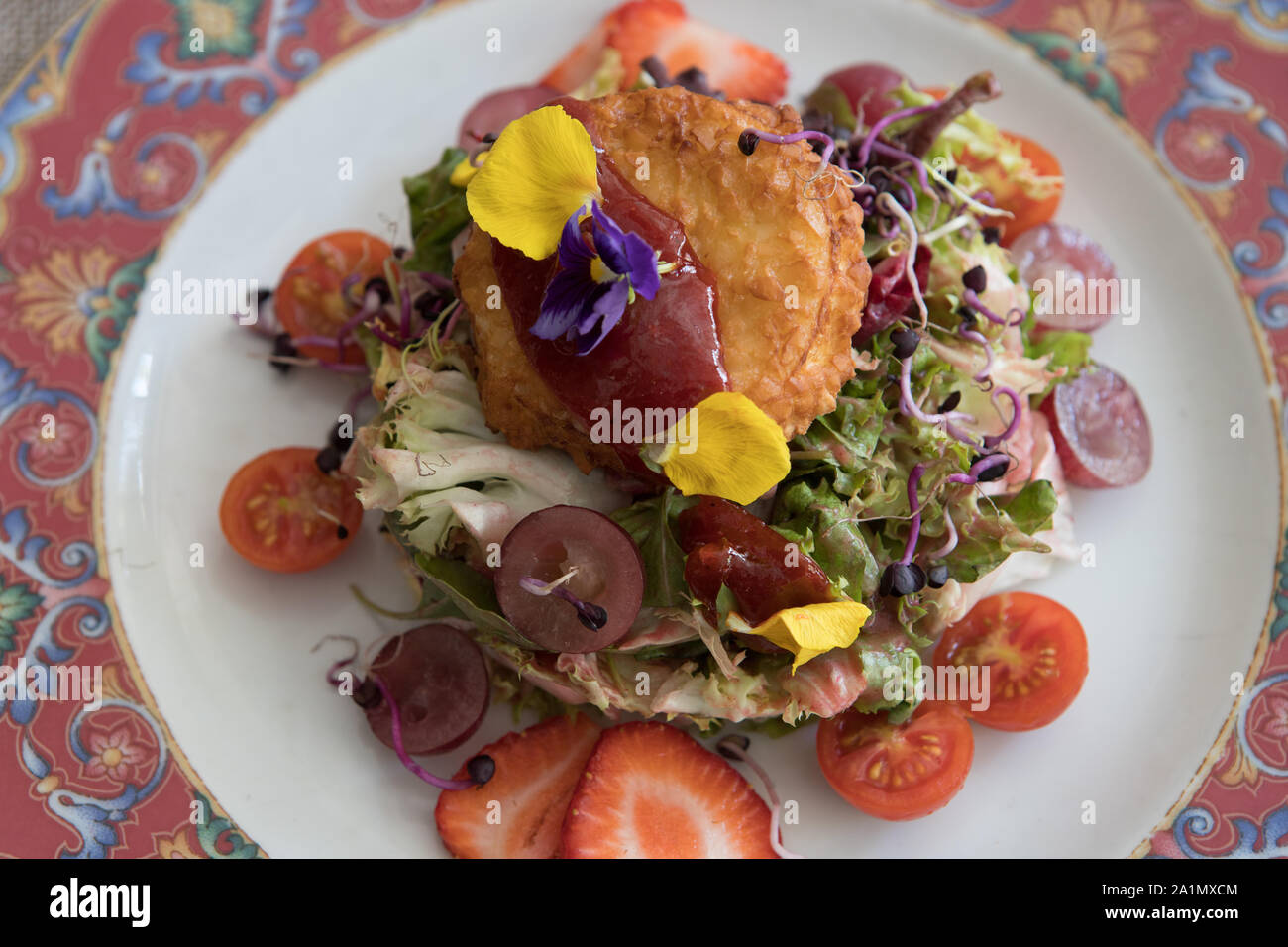 Fusion food style hi-res stock photography and images - Alamy