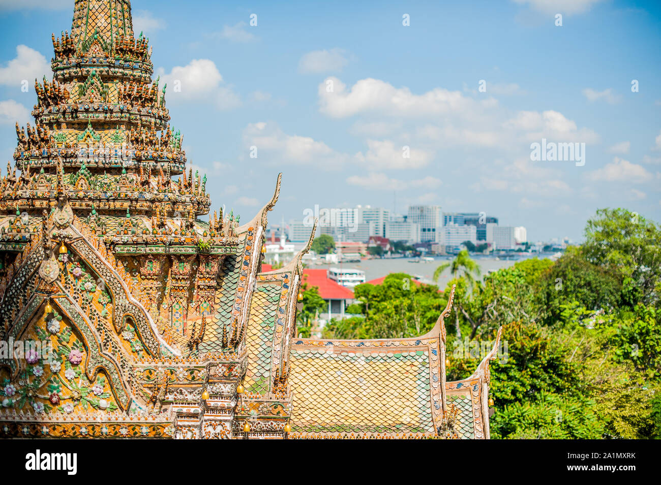 Detail of Thai temple in Bangkok Stock Photo - Alamy