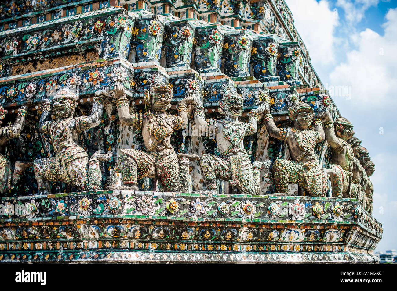 Detail of Thai temple in Bangkok Stock Photo - Alamy