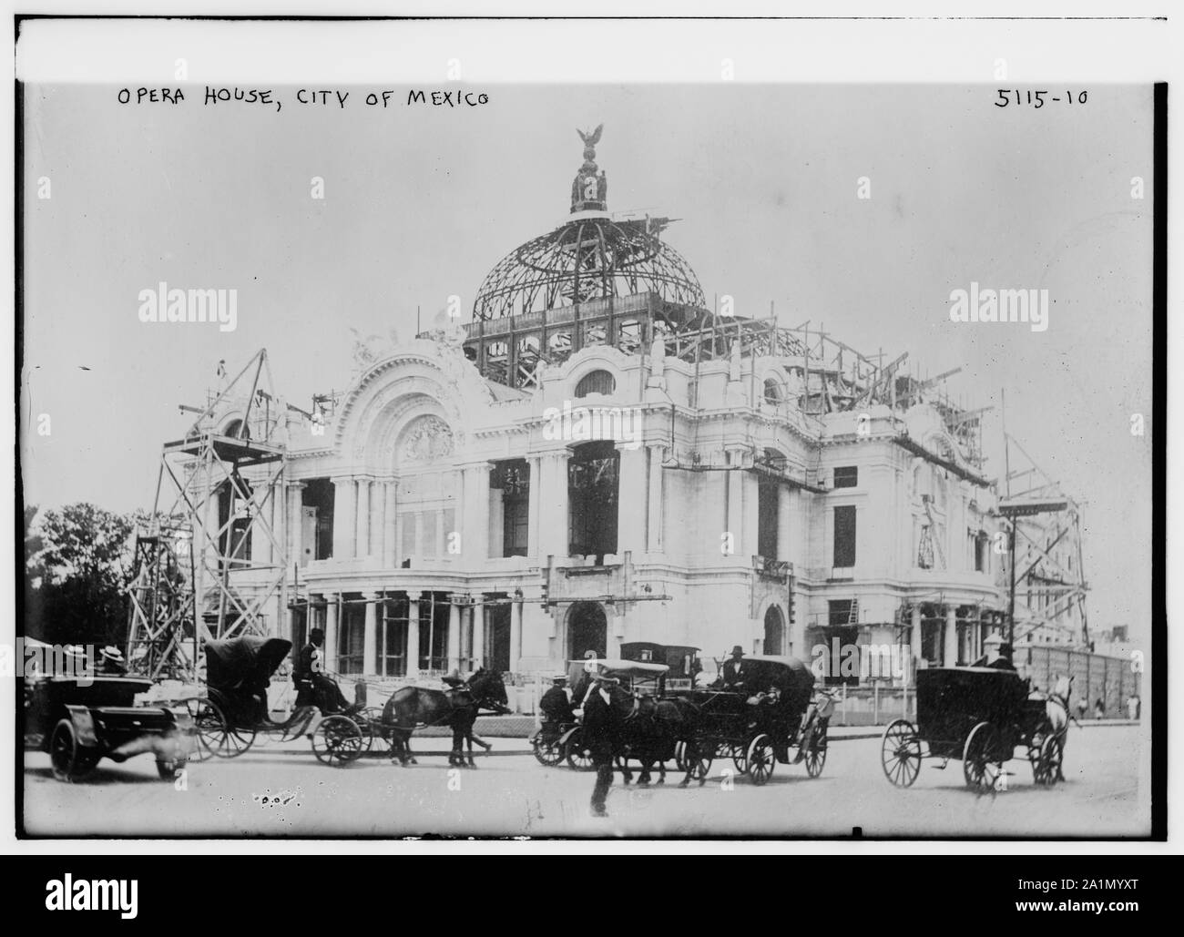 Opera house events Black and White Stock Photos & Images - Alamy