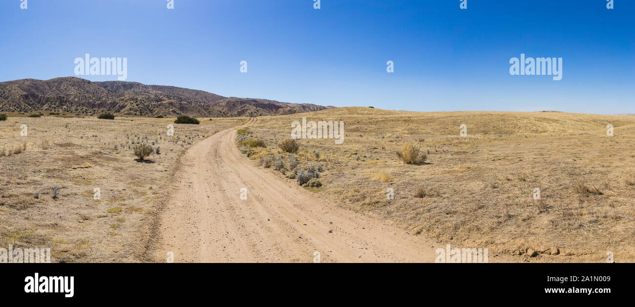 Gravel track through desert landscape hi-res stock photography and ...
