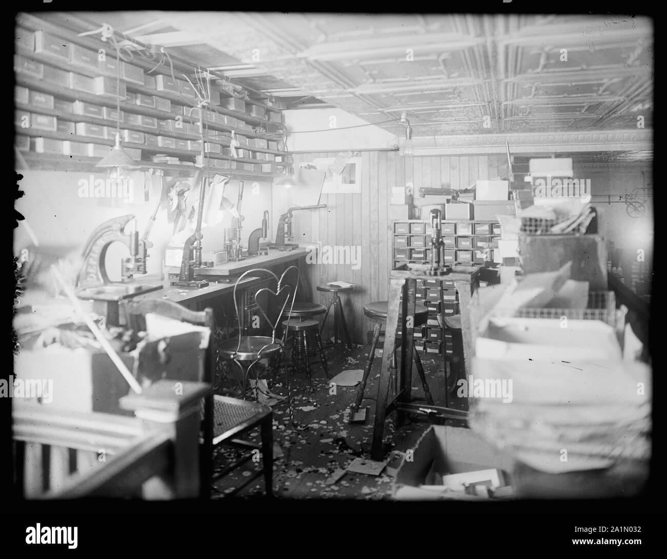 Designer vintage shop Black and White Stock Photos & Images - Alamy