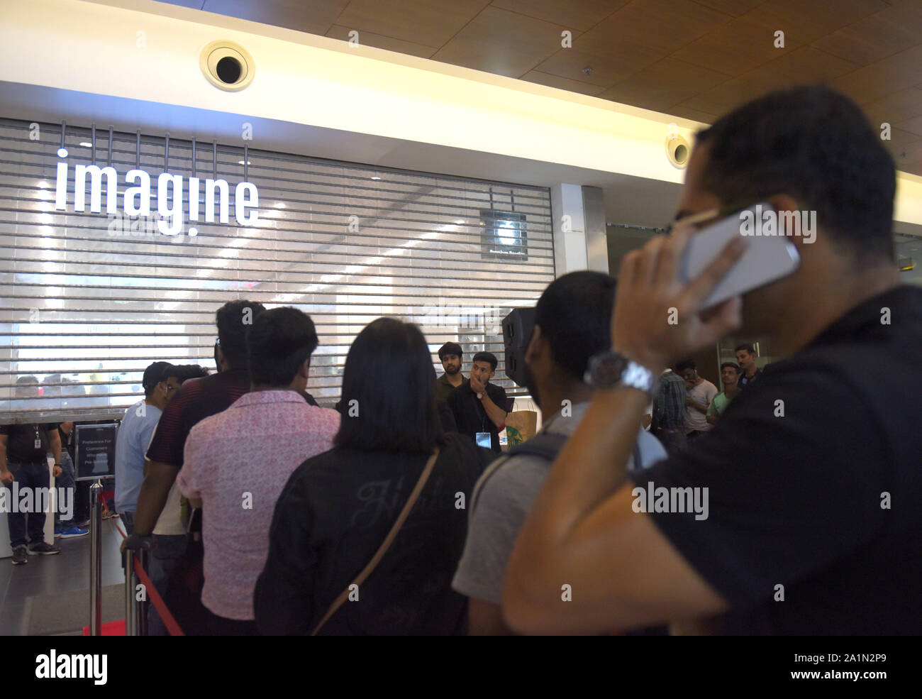 Apple mobile lovers seen waiting in a queue to get the newly launched ...